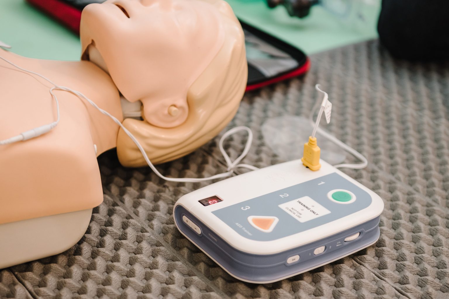 ALS vs BLS – Compare Emergency Training - Safety Training Seminars ...
